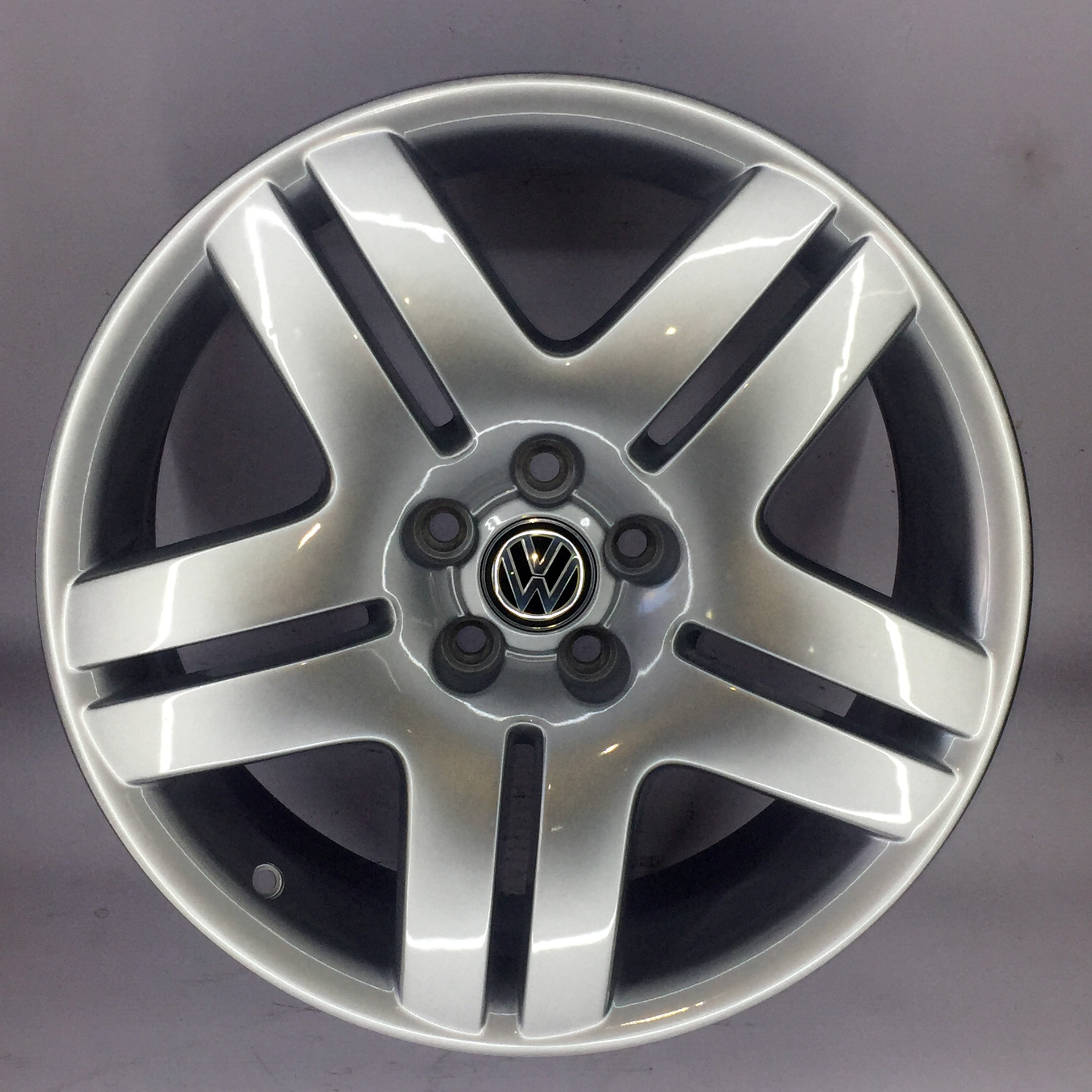 Llanta VW BORA 17 5/100 GRIS – Coscolla – 29 años vendiendo Neumáticos ...